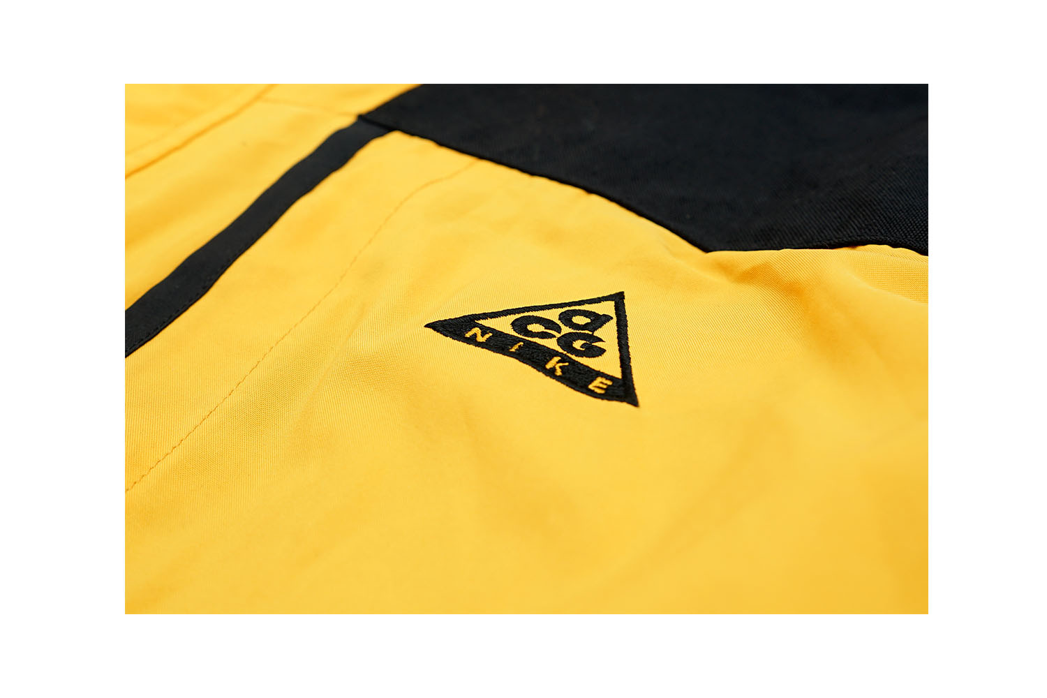 Vintage 90s Nike ACG Jacket Black Yellow - GLAB.VN